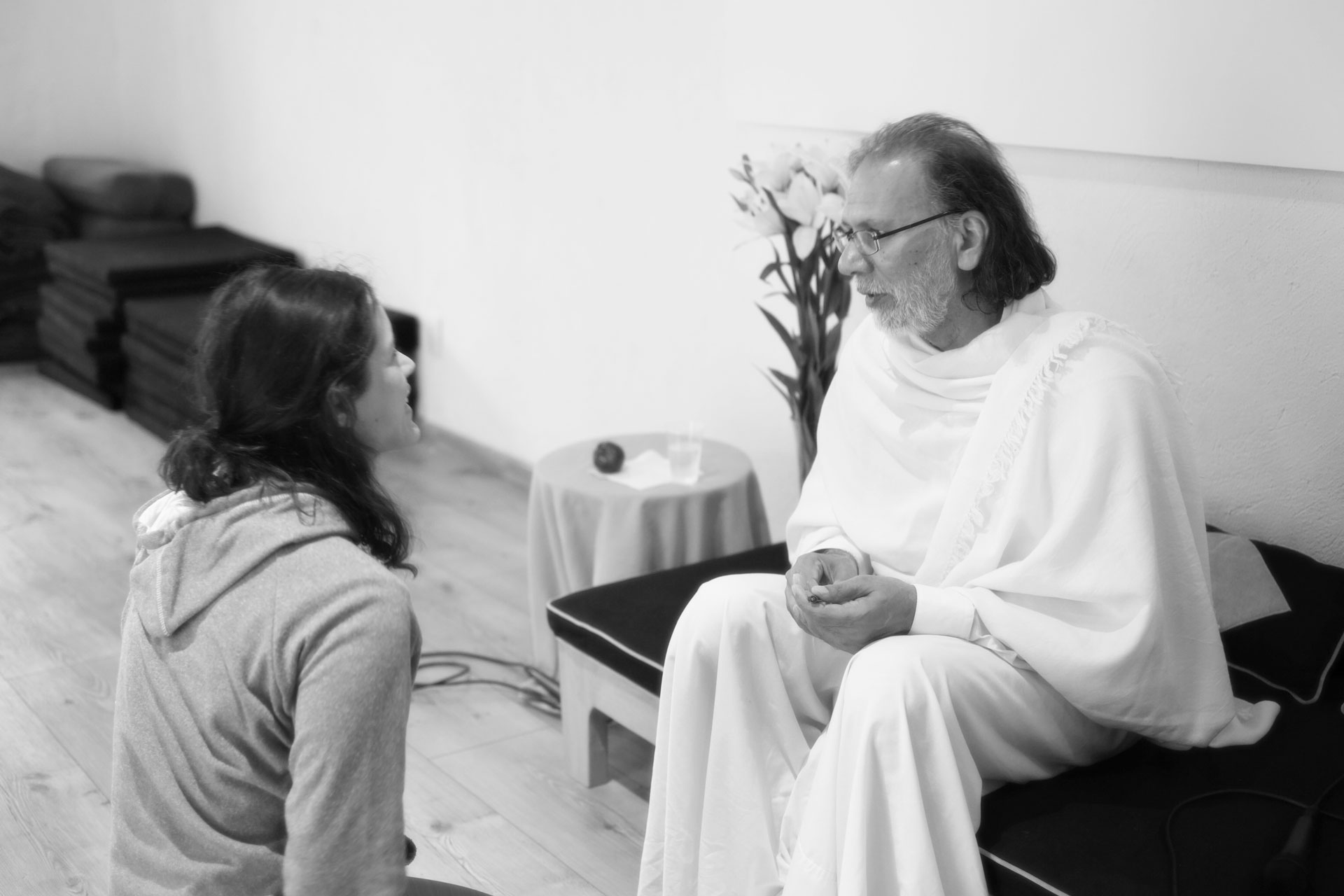 Contact Acharya Shree Yogeesh | Acharya Shree Yogeesh